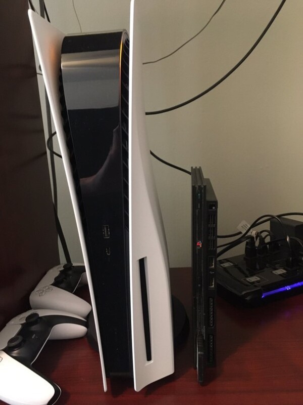 PS5 и PS2 Slim