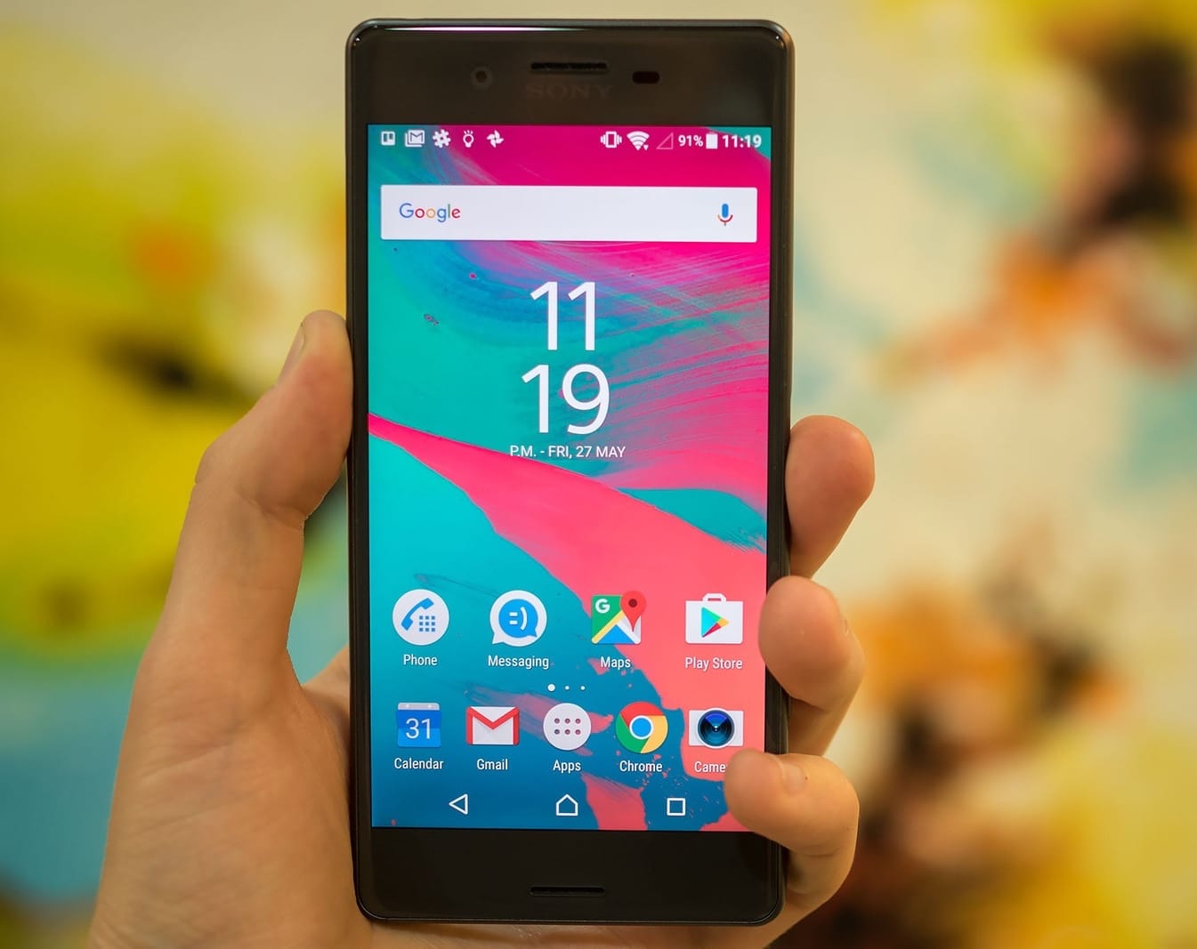 Совершенный новый смартфон Sony Xperia с безрамочным экраном на фото