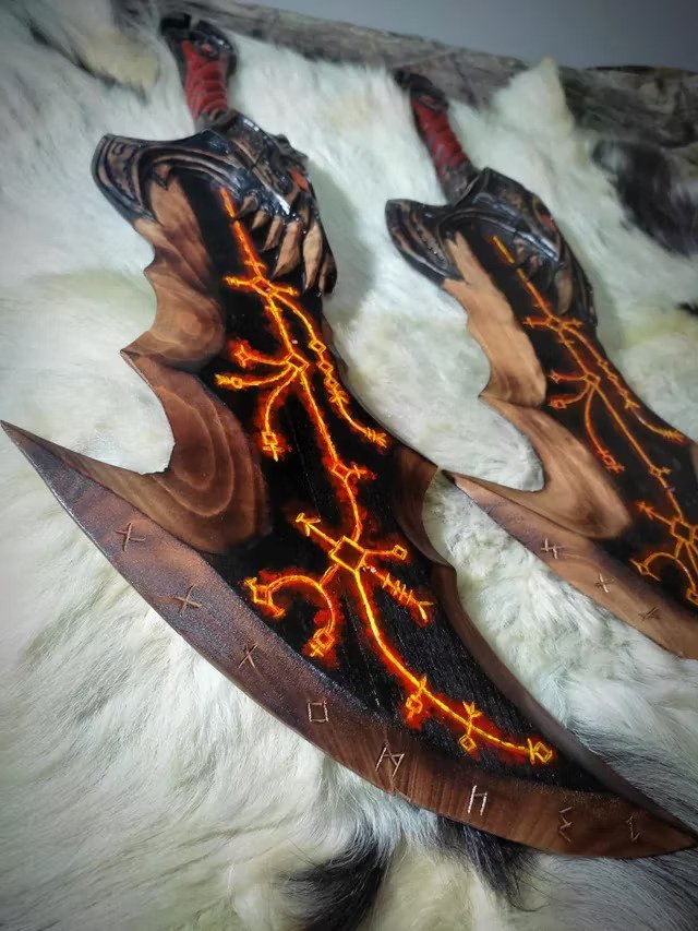 Фанат God of War сделал симпатичную реплику Клинков Хаоса