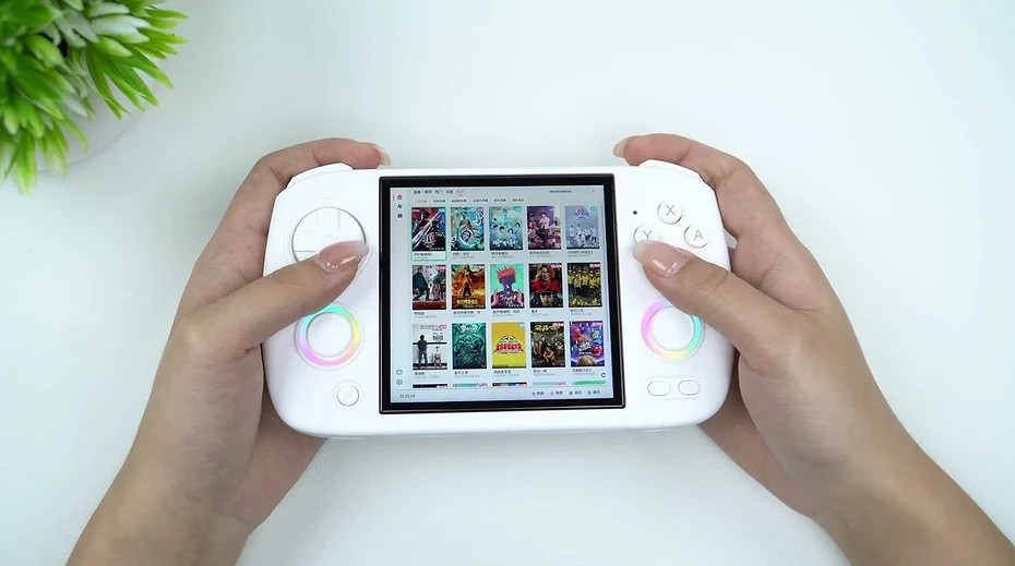 Мечта любого геймера: представлена портативная консоль Anbernic RG CubeXX