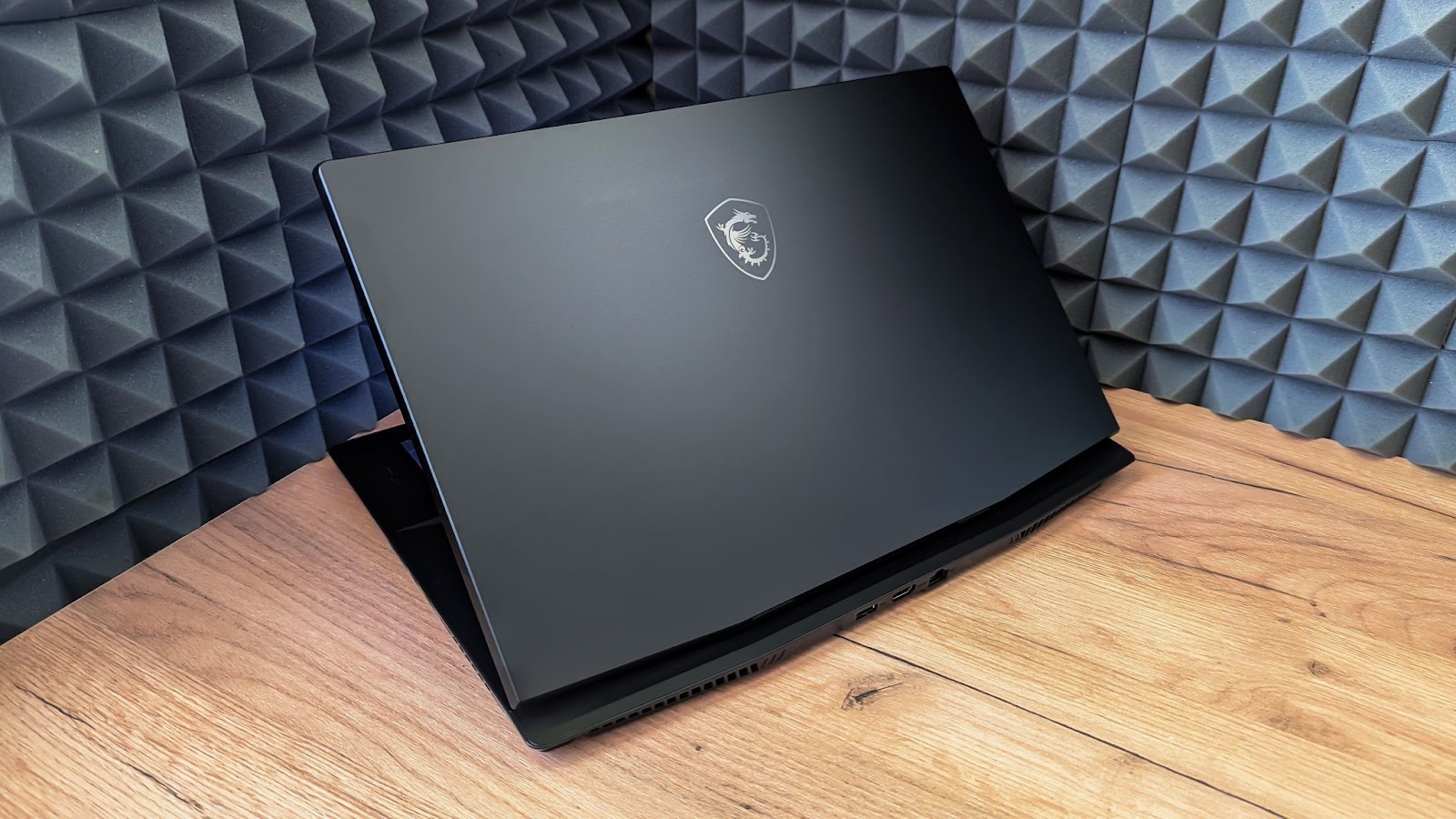 Обзор ноутбука MSI Stealth 17 Studio - выдающаяся мощь прошлого поколения